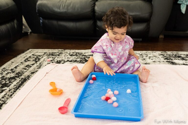 Baby Pom Pom Water Play - Fun with Mama