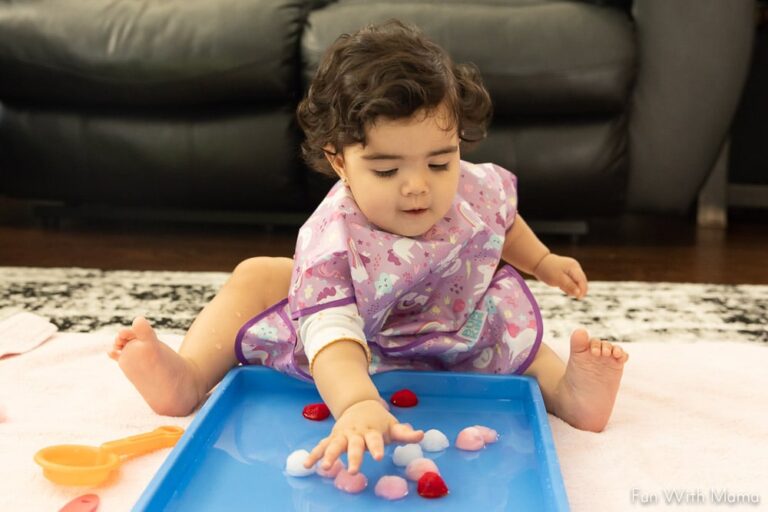 Baby Pom Pom Water Play - Fun with Mama